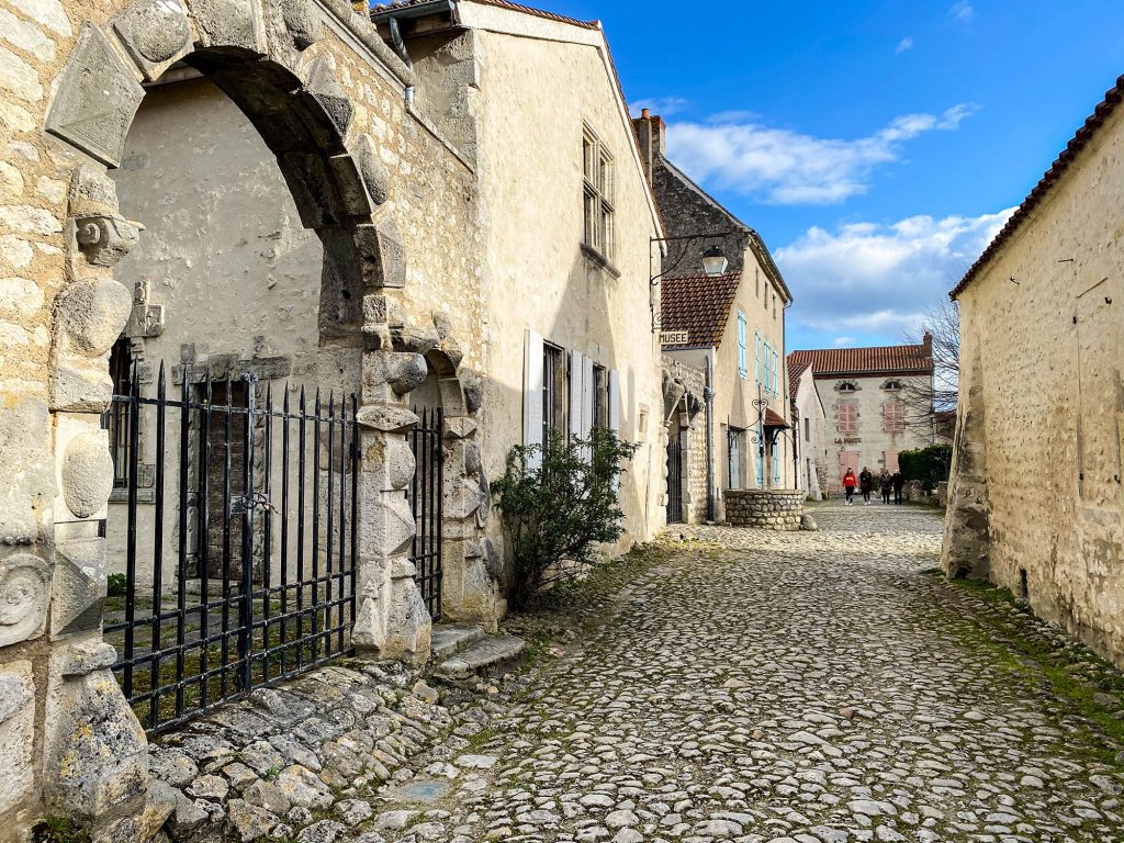 Charroux, plus beau village de France dans l'Allier - My Little Pipe Dream